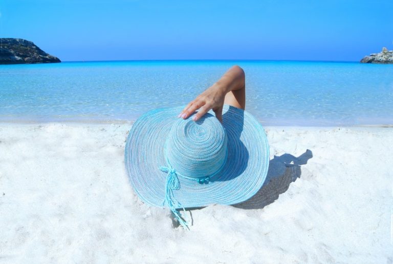 Summer Sun Safety Tips - The Socialite's Closet