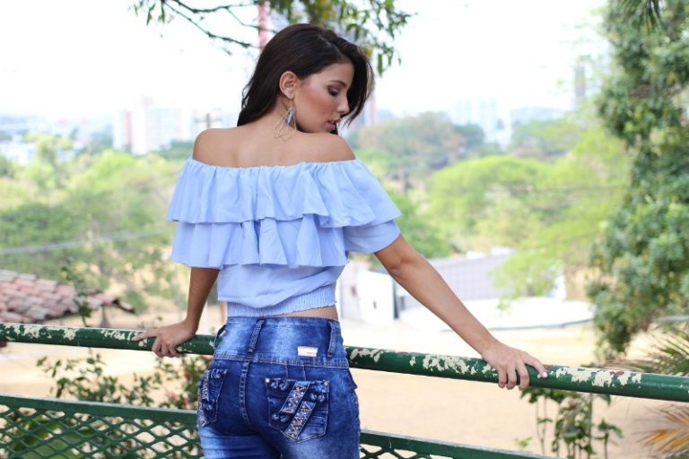 How to Dress for a Straight Body Shape - The Socialite's Closet