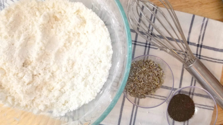 Earl Grey & Lavender Bath Bombs - The Socialite's Closet